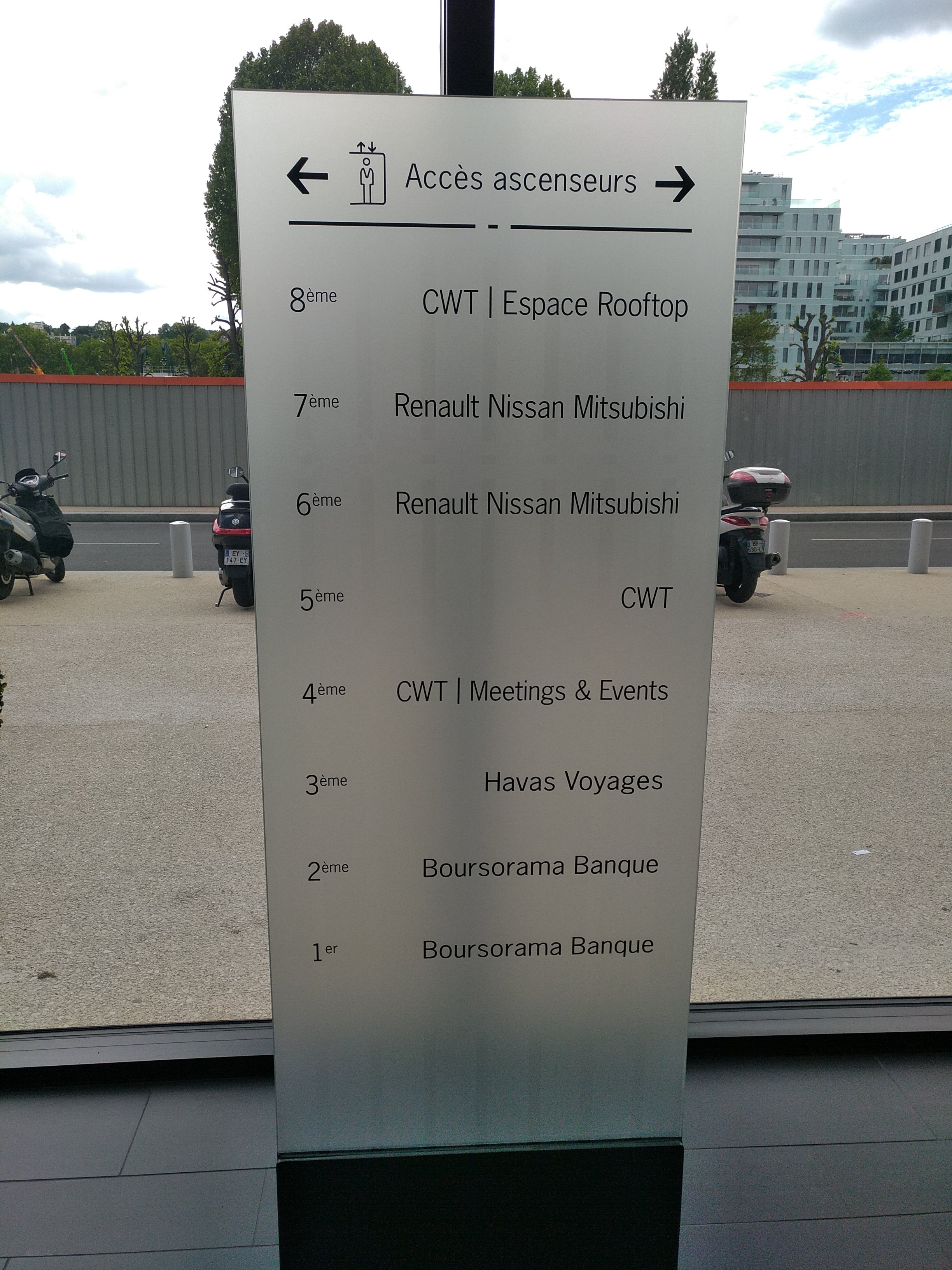 Les totems signalétiques | Expograph
